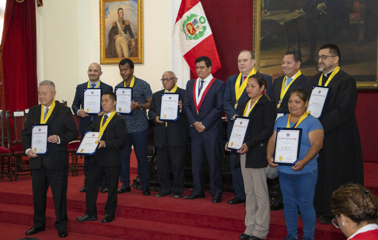 Ing. Erasmo Wong recibe Medalla de Lima por su trayectoria empresarial ...